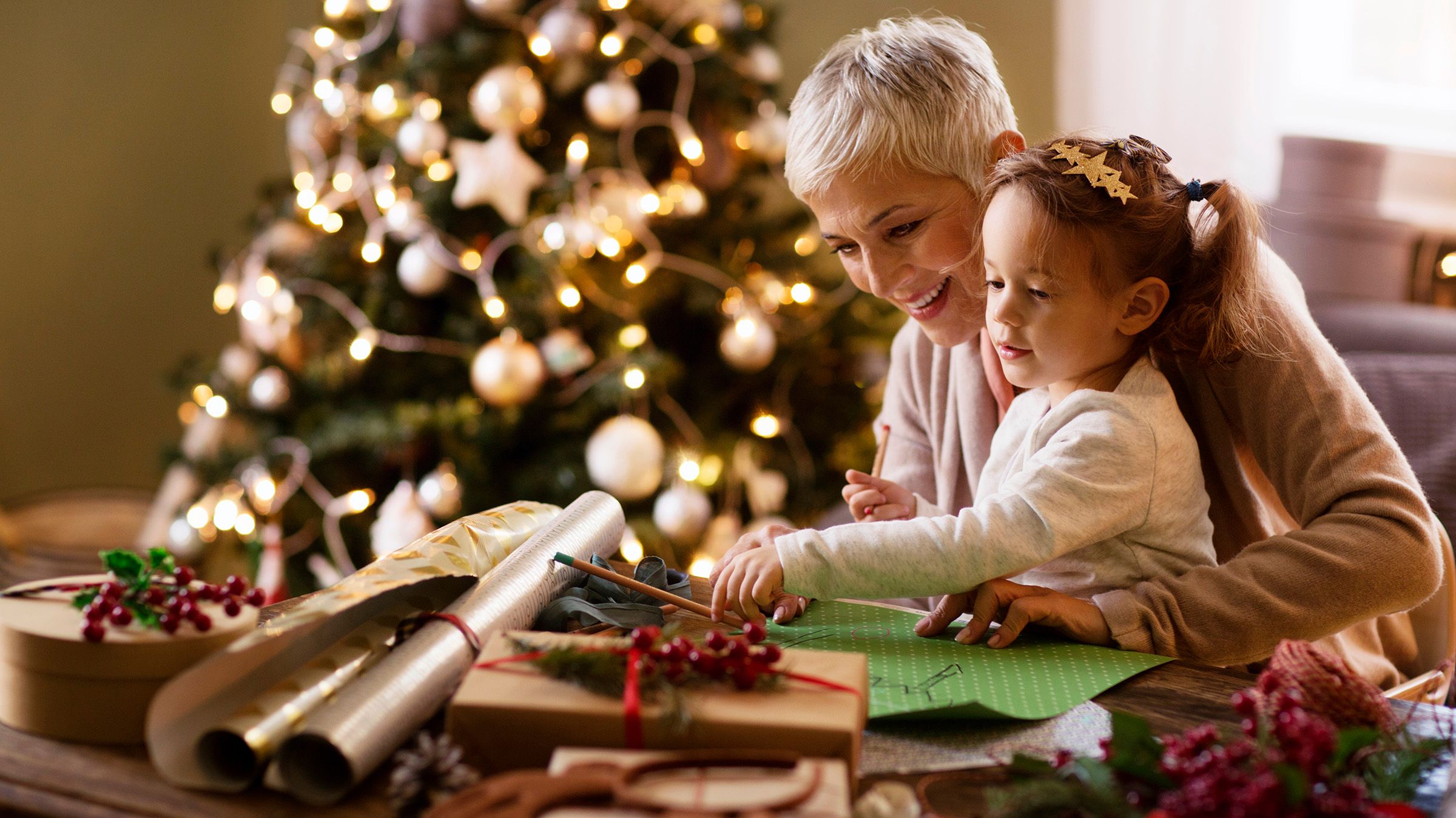 5 Holiday Financial Gifts for Kids That Keep on Giving | Northwestern ...